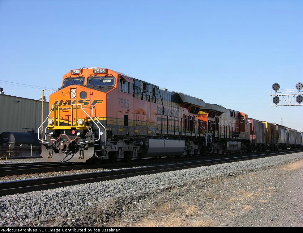 BNSF 7565